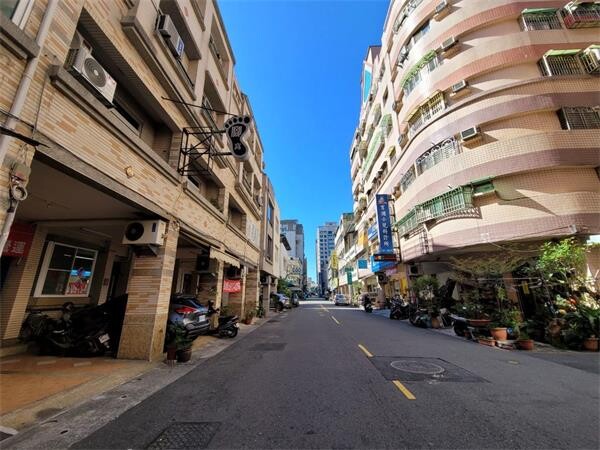 高雄市左營區重上街透天厝r15生態園區精美大空間六房車墅 房屋出租 樂屋網
