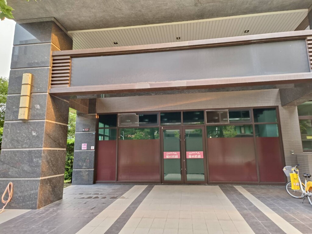 櫻花臻綻台中市烏日區三榮路二段樓中樓面寬九米金店面旁邊公園小學，常有市集聚會人潮極多 房屋出租 樂屋網