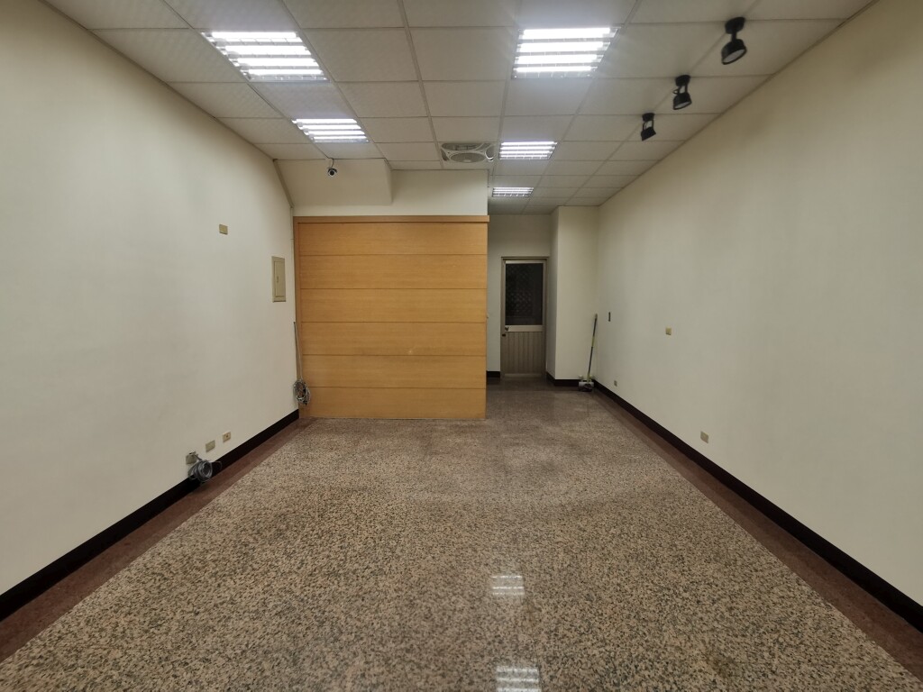 非常滿邑高雄市左營區文學路樓中樓文學路店面 近文府學區左營高鐵站 12樓 房屋出租 樂屋網