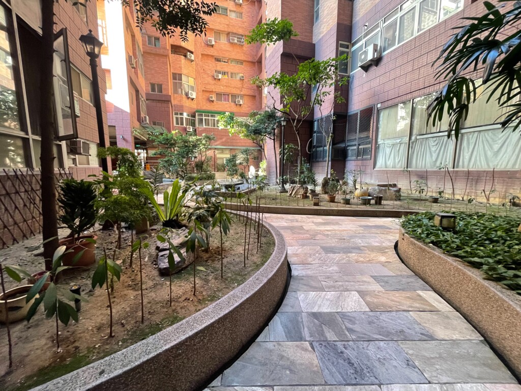 慶字創世紀台中市東區南京東路一段電梯大廈東區精武車站旁四房 正樓中樓 房屋出售 樂屋網