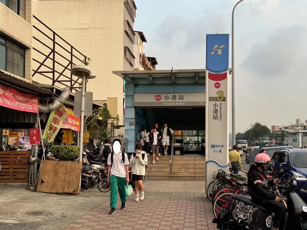 高雄市小港區學府路公寓捷運紅線r 3小港站面寬可停雙車公寓一樓 房屋出售 樂屋網