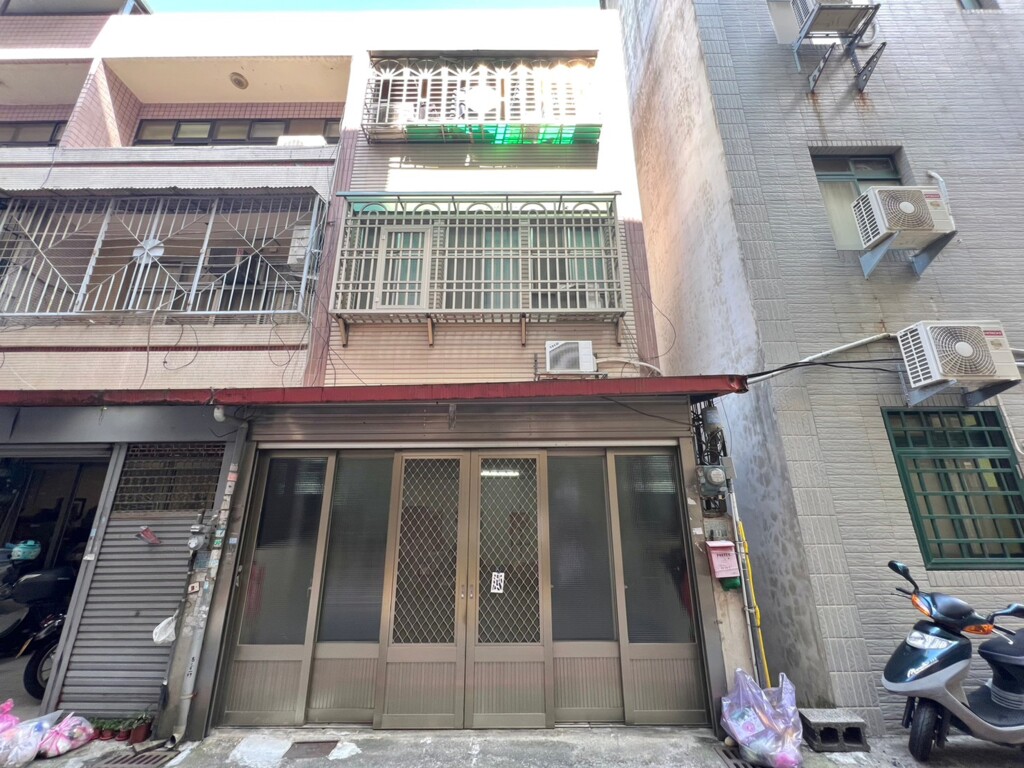 新竹市東區光復路一段透天厝 專任竹科大地坪活巷邊間透天可停雙車 房屋出售 樂屋網