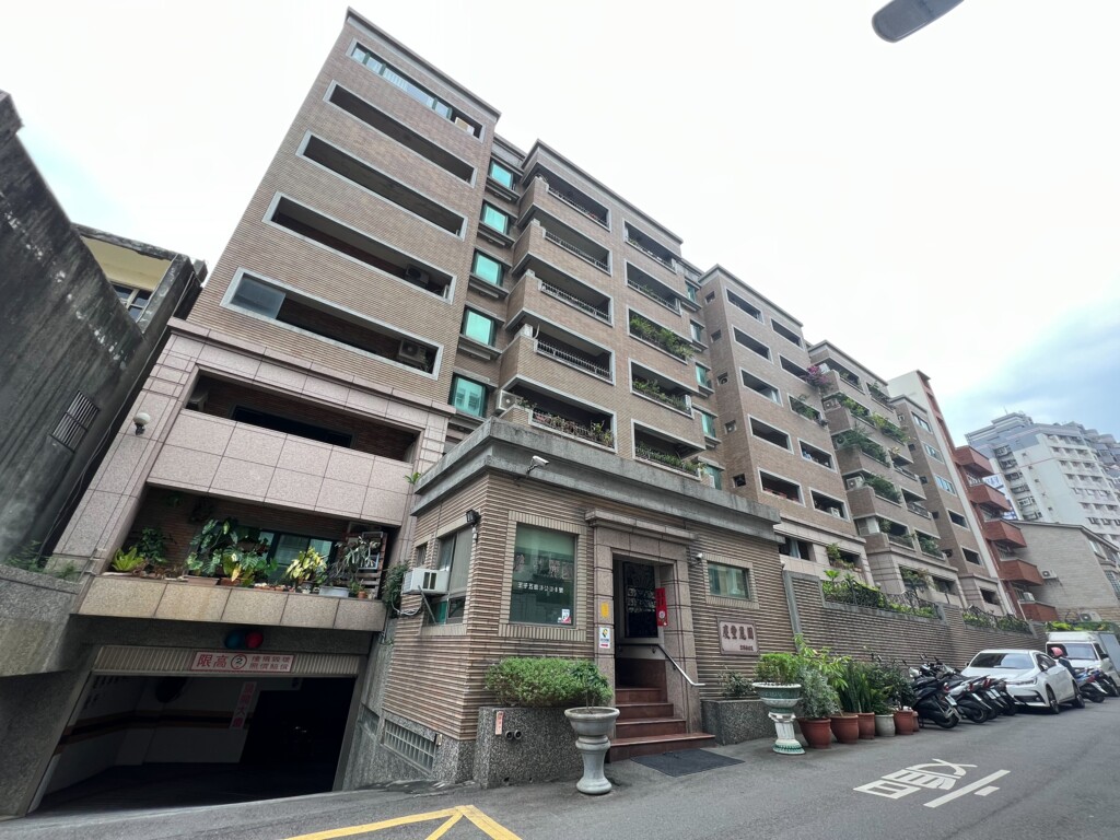 慶豐麗園桃園市中壢區王子五街電梯大廈中壢高商超大後庭院稀有一樓大四房雙車位 房屋出售 樂屋網