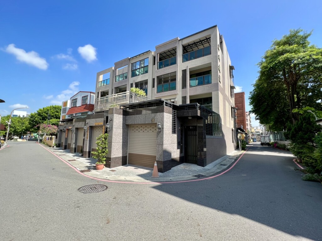 華科臻美高雄市楠梓區後昌路別墅莒光。油廠捷運。華科臻美。精裝。雙車美墅 房屋出售 樂屋網