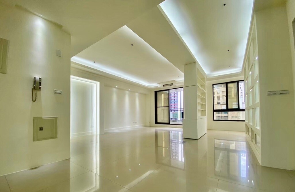 美術名家高雄市鼓山區美明路電梯大廈美術館唯一下樓兩間超商高樓明亮31房平車專約 房屋出售 樂屋網