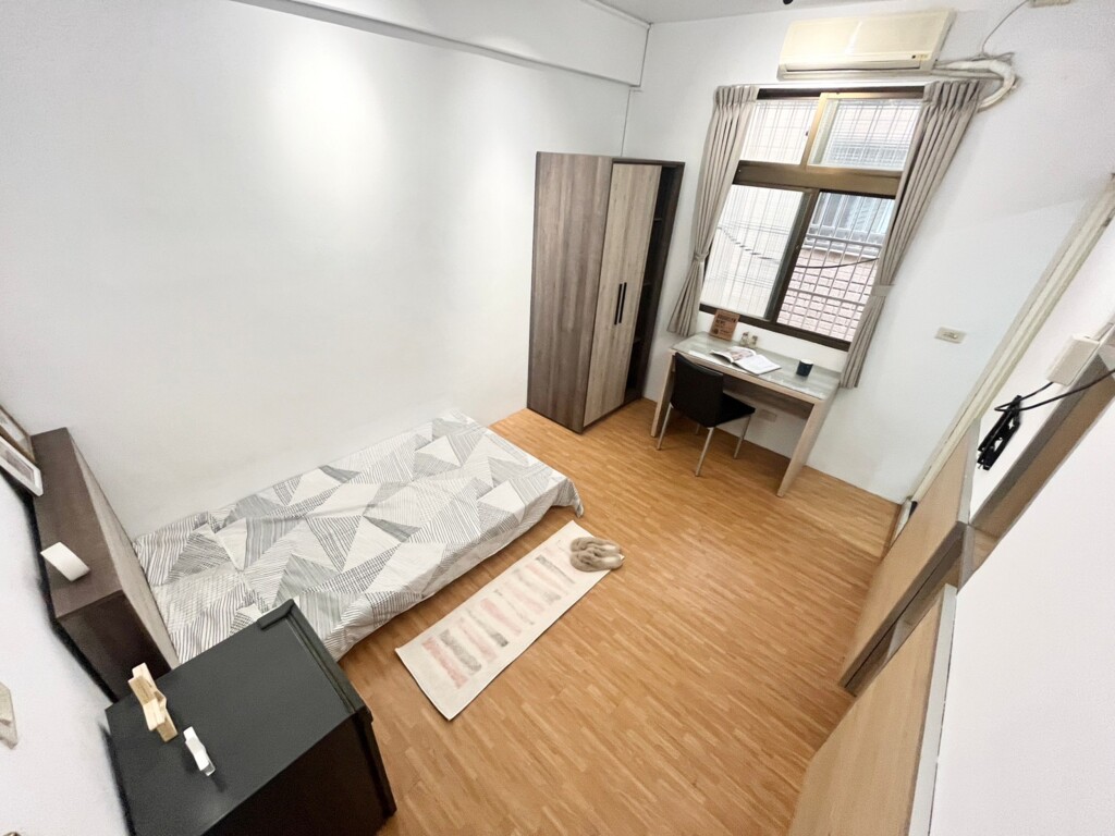 台中市龍井區新興路別墅東海中科 工業風 短租補 機車位 子母車飲水機 房屋出租 樂屋網
