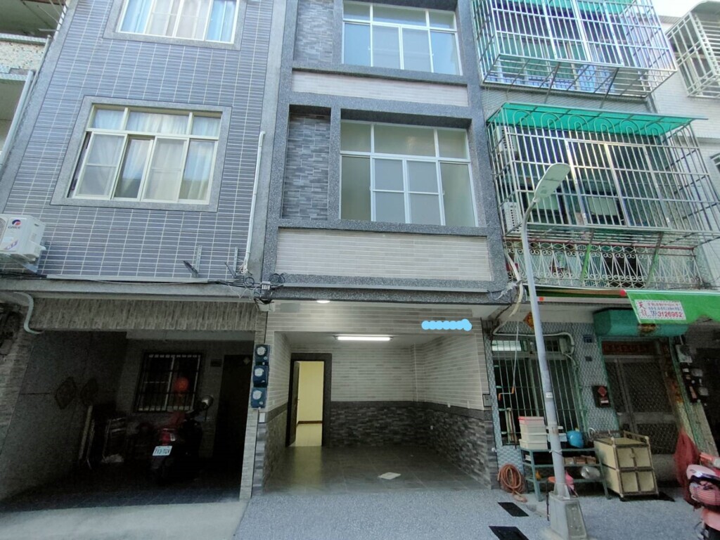 瑞隆商圈翻新5套房車庫透天 - 高雄市前鎮區買房子、房屋出售 | 樂屋網