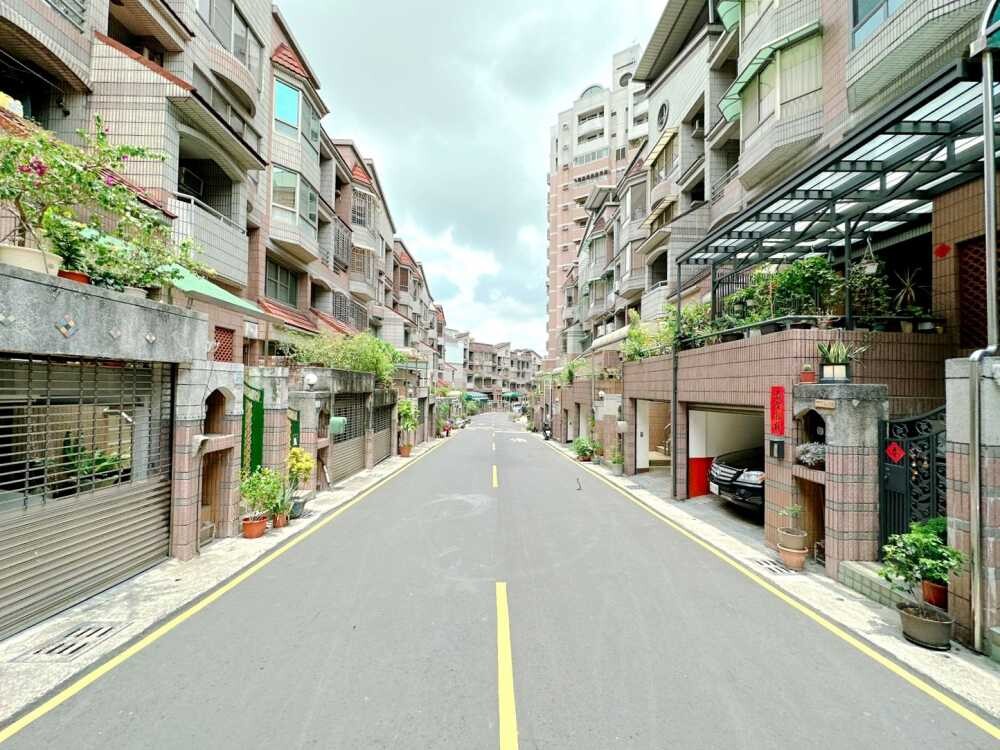 高雄市鳥松區松埔北巷透天厝鳥松國中山莊別墅回家像度假般舒適5大房 房屋出售 樂屋網