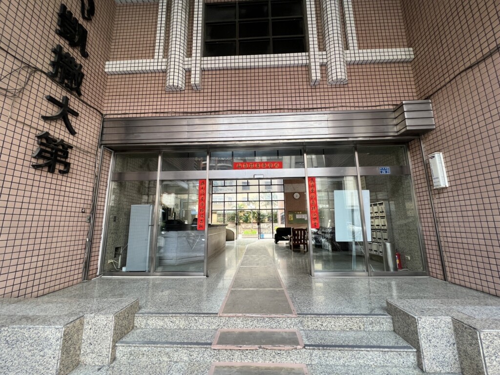 凱薩大第高雄市鼓山區龍德路電梯大廈 農16大順輕軌大4房大露臺 房屋出售 樂屋網