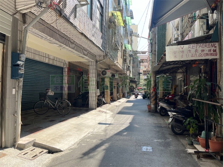 高雄市前鎮區前鎮巷透天厝夢時代時尚翻新車庫透天 房屋出售 樂屋網