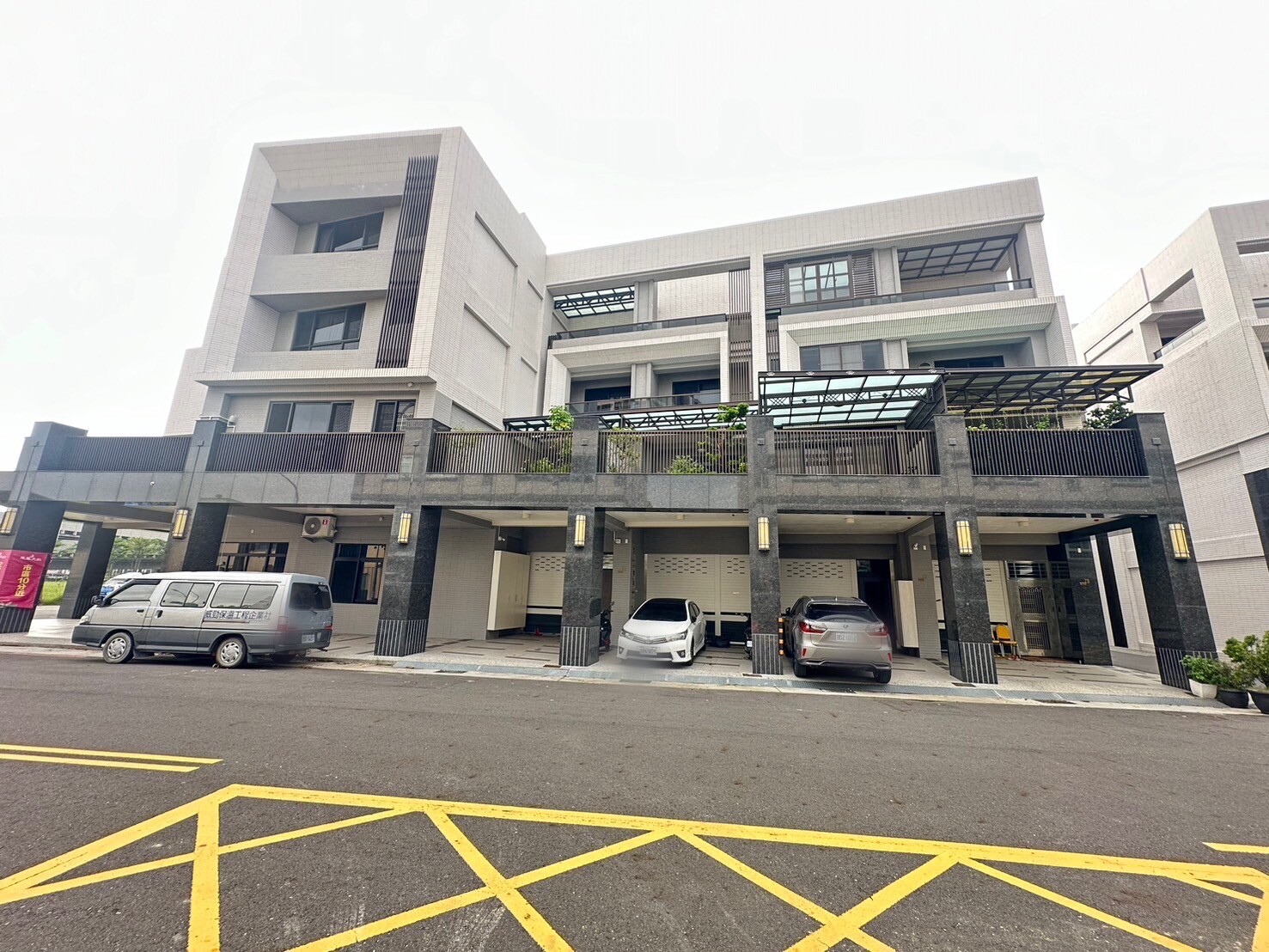 隆大鳳凰天畝 四套房屋齡新電梯豪宅 本案承辦 高雄市鳳山區鳳凰天畝買房子 樂屋網