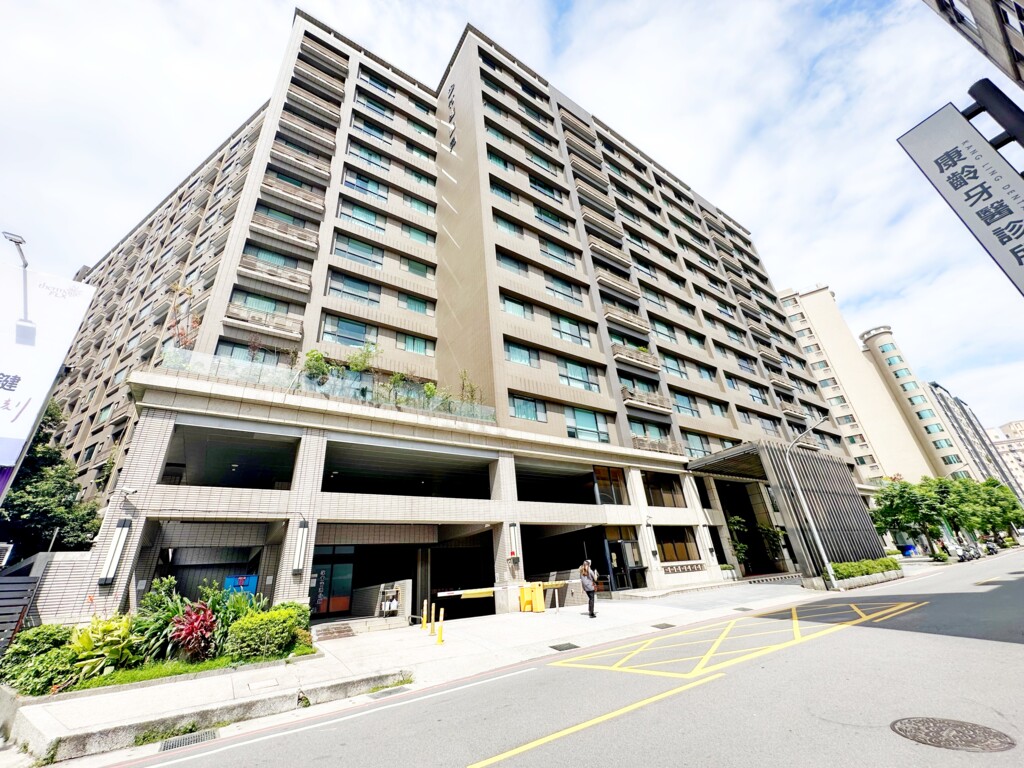 竹城鶴岡桃園市桃園區大興西路二段電梯大廈議價囉 永順國小溫州公園竹城鶴岡4房雙車位 房屋出租 樂屋網