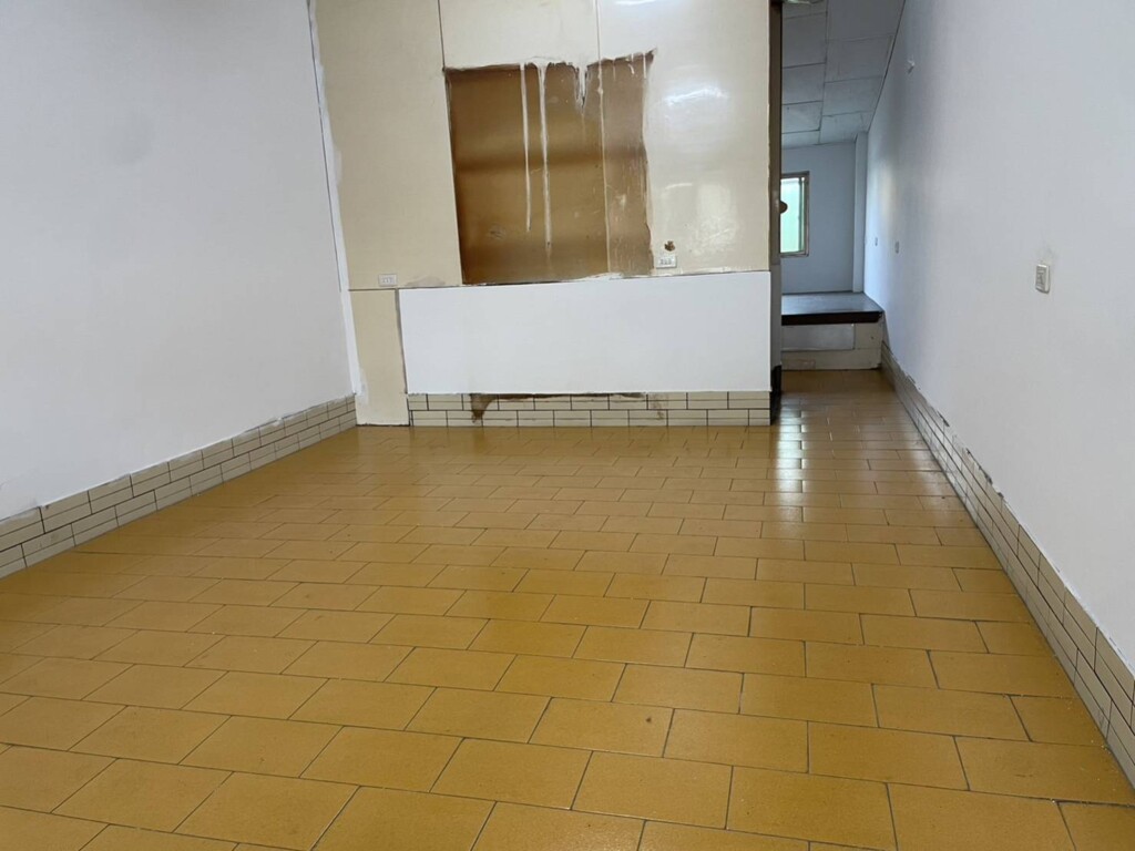 高雄市左營區和光街透天厝世運館旁捷運油國小站透天住家 房屋出售 樂屋網
