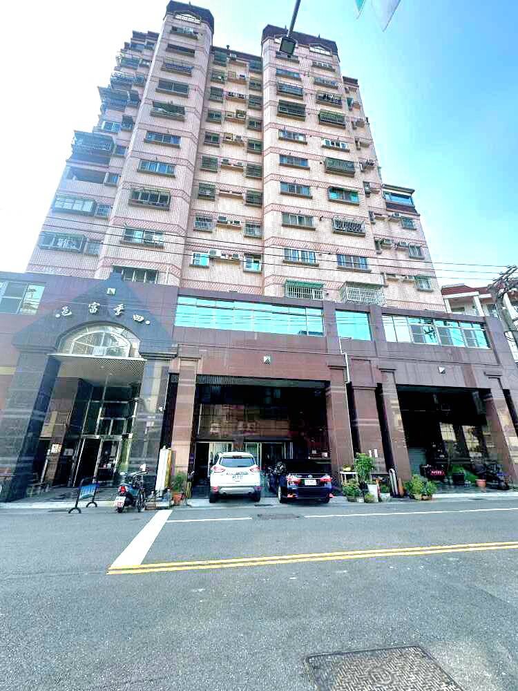 岡山竹圍西街四房雙車位附贈大露臺10坪休閒空間 高雄市岡山區四季富邑買房子 樂屋網