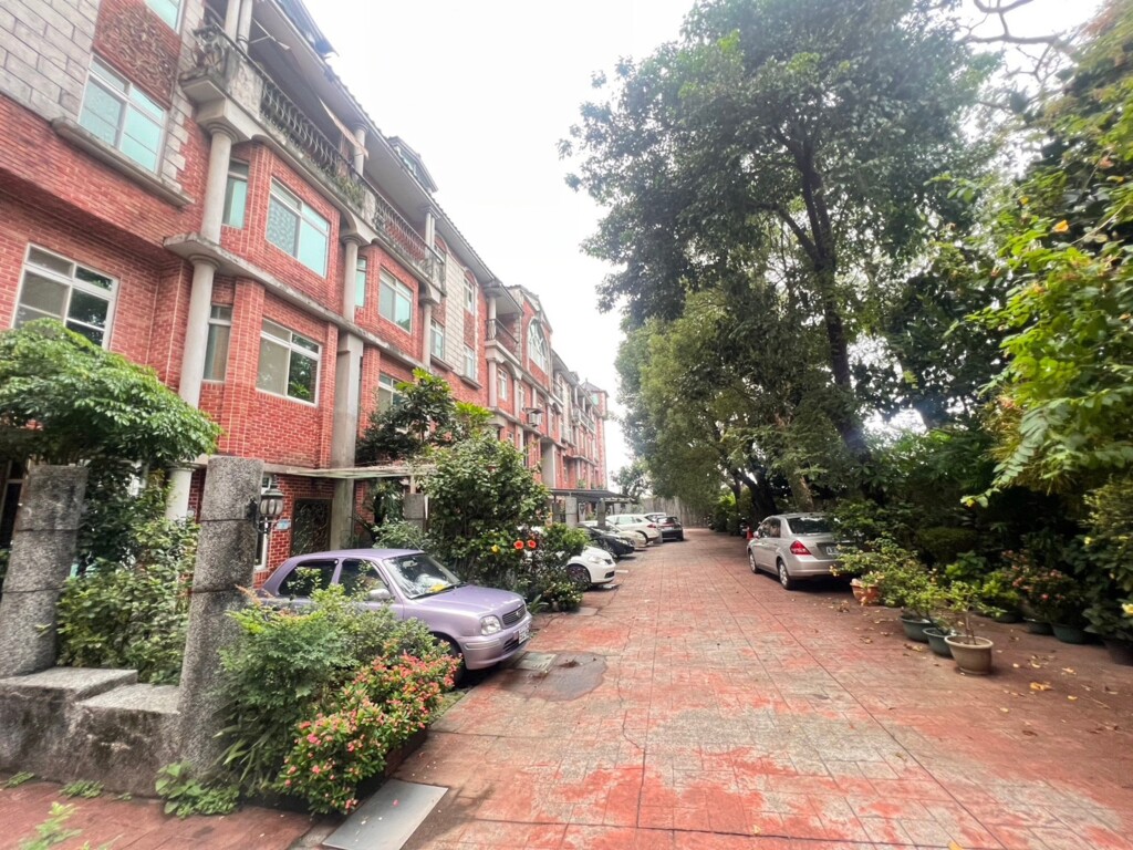 唐寧園桃園市平鎮區延平路三段別墅近聯新醫院 平興國小 美4房前院雙車位別墅 快來看 房屋出售 樂屋網