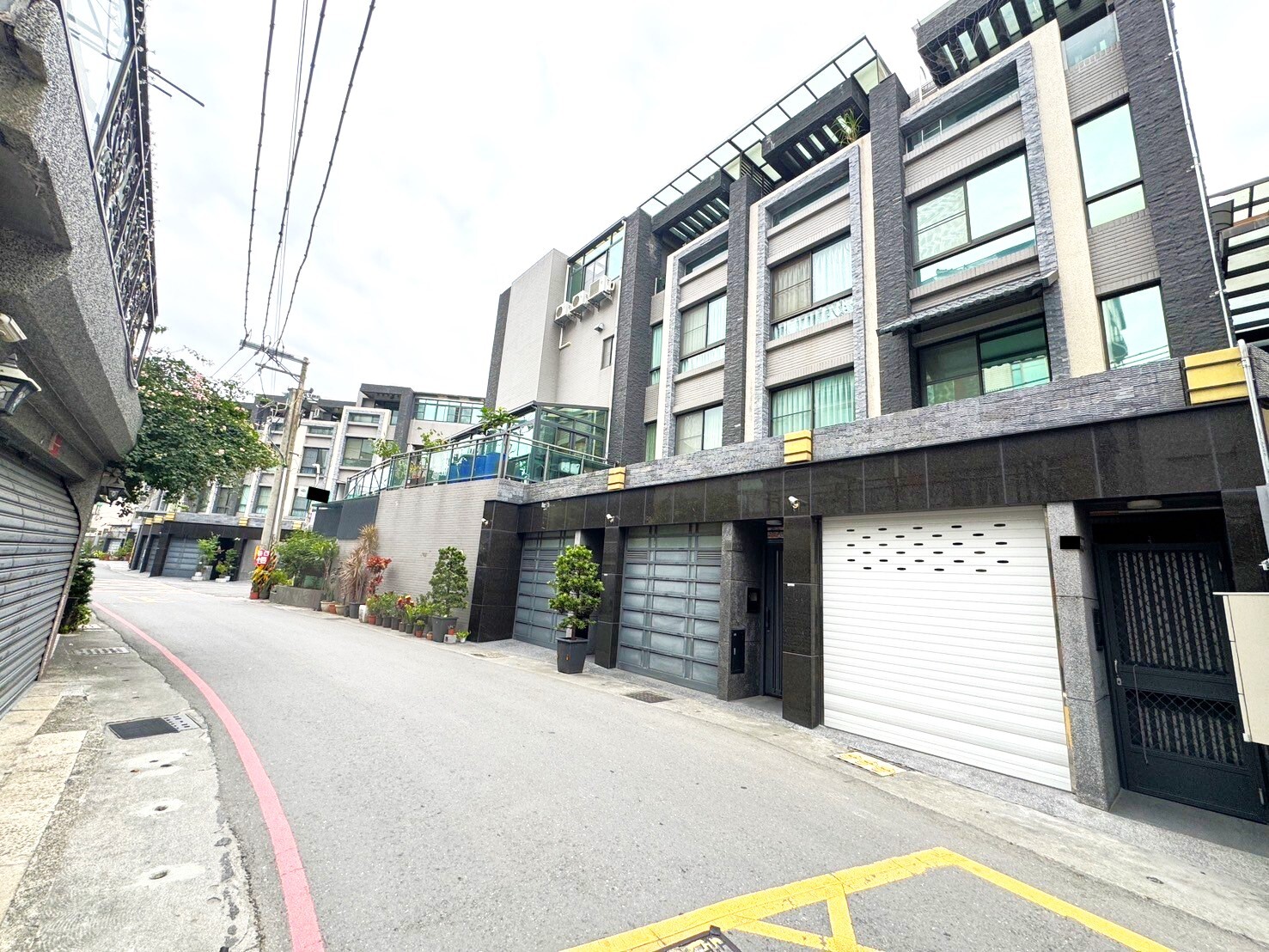 秒殺鳥松大華國小12年屋透天四樓車墅 高雄頂尖房仲 高雄市鳥松區買房子、房屋出售 樂屋網