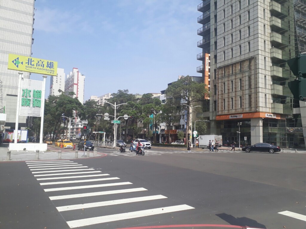 亞太投資廣場亞太花園廣場高雄市苓雅區中華四路電梯大廈三多商圈捷運邊間美四房平車 房屋出售 樂屋網