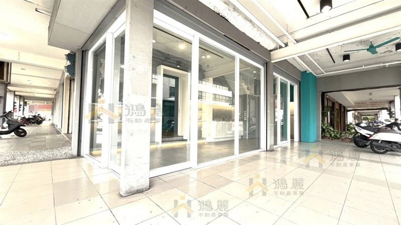 高雄市苓雅區三多二路三角窗 全棟出租【輕軌捷運商業區超醒目店面】出租 樂屋網
