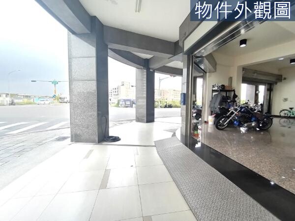 高雄市鳳山區鳳南一路透天厝77期重劃區三角窗 大面寬超新金店面 房屋出租 樂屋網