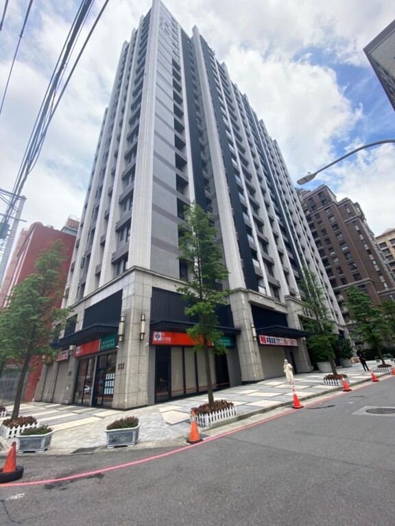 中壢京采桃園市中壢區新興路電梯大廈中壢後站京采3房 房屋出租 樂屋網