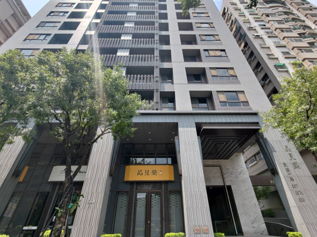 品見築高雄市三民區民族一路電梯大廈專約我獨賣河堤品見築31房平車 房屋出售 樂屋網