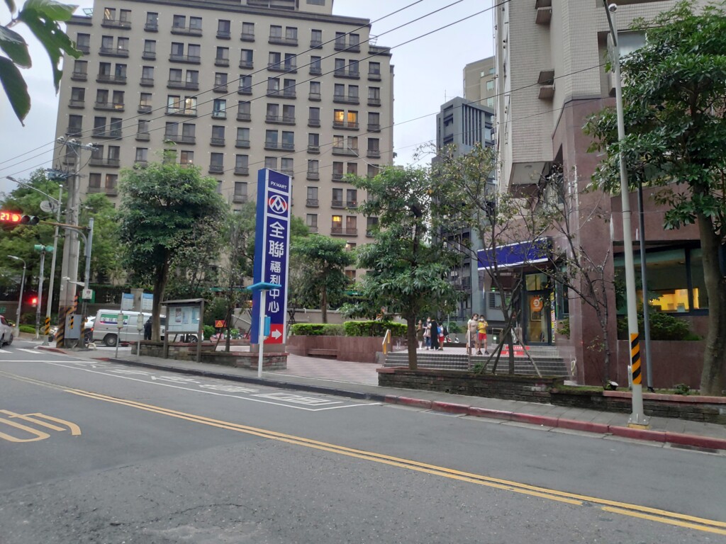 台北市北投區行義路公寓近天母國小雅寓，4房雙衛，屋況佳，近全聯超市 房屋出租 樂屋網