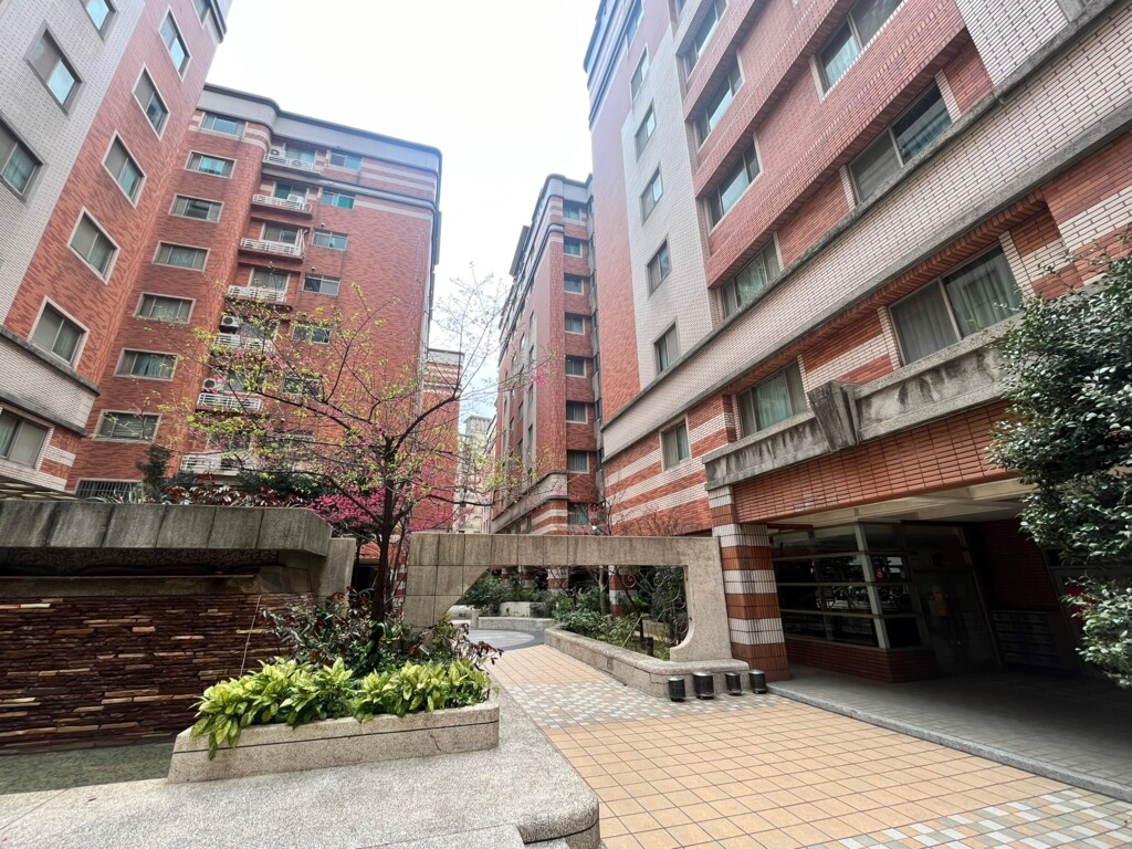 U生活桃園市桃園區大業路二段電梯大廈專任麗寶u生活採光兩房車位 房屋出售 樂屋網