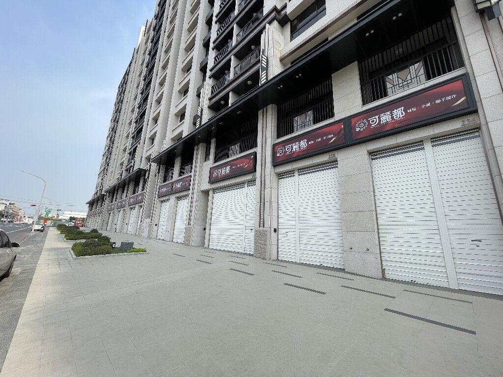 可麗都高雄市仁武區八德東路電梯大廈大面寬挑高店面｜八德商圈｜澄德公園 房屋出租 樂屋網