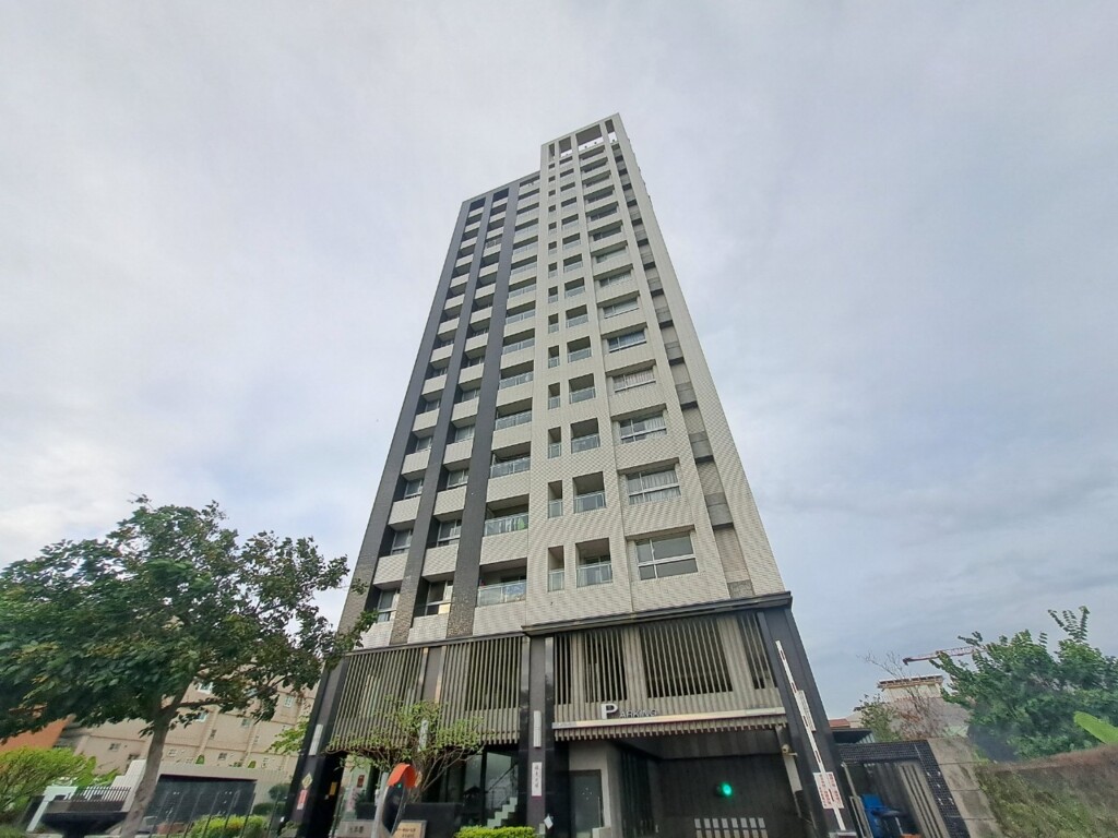 水丰景高雄市楠梓區大學十一街電梯大廈【租 楠梓足球場】觀眾席首排31房平面車位 房屋出租 樂屋網