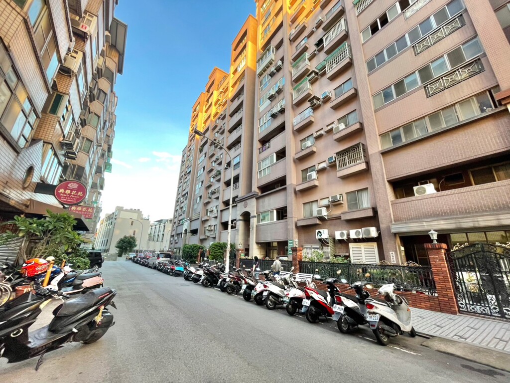良福大樓新竹市北區和平路電梯大廈《專任》稀有面寬庭院花園一樓 房屋出售 樂屋網