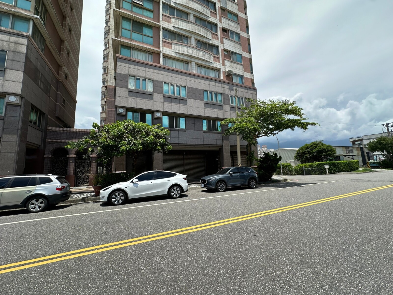 花蓮縣花蓮市球崙一路美崙面綠地好停車挑高華店出租 樂屋網