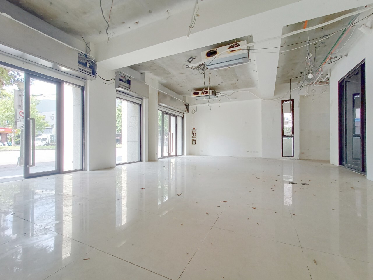 屋主鐵了心要賣~芝山福國路稀有面寬金店面 台北市士林區天母築萃買房子、房屋出售 樂屋網