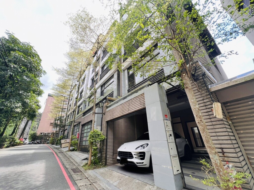 新北市汐止區汐萬路一段別墅【全國劉采蘋】鐵專~汐萬景觀悅寶別墅可改二停車 房屋出售 樂屋網