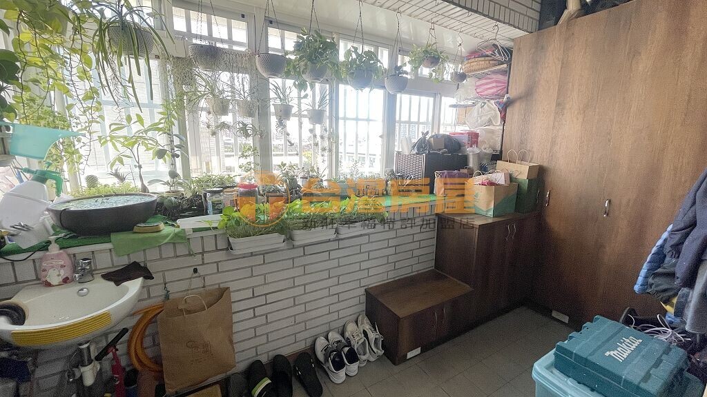 新北市新莊區中平路公寓中港國小雙主臥景觀 新莊買屋賣屋台灣房屋新莊幸福店 房屋出售 樂屋網