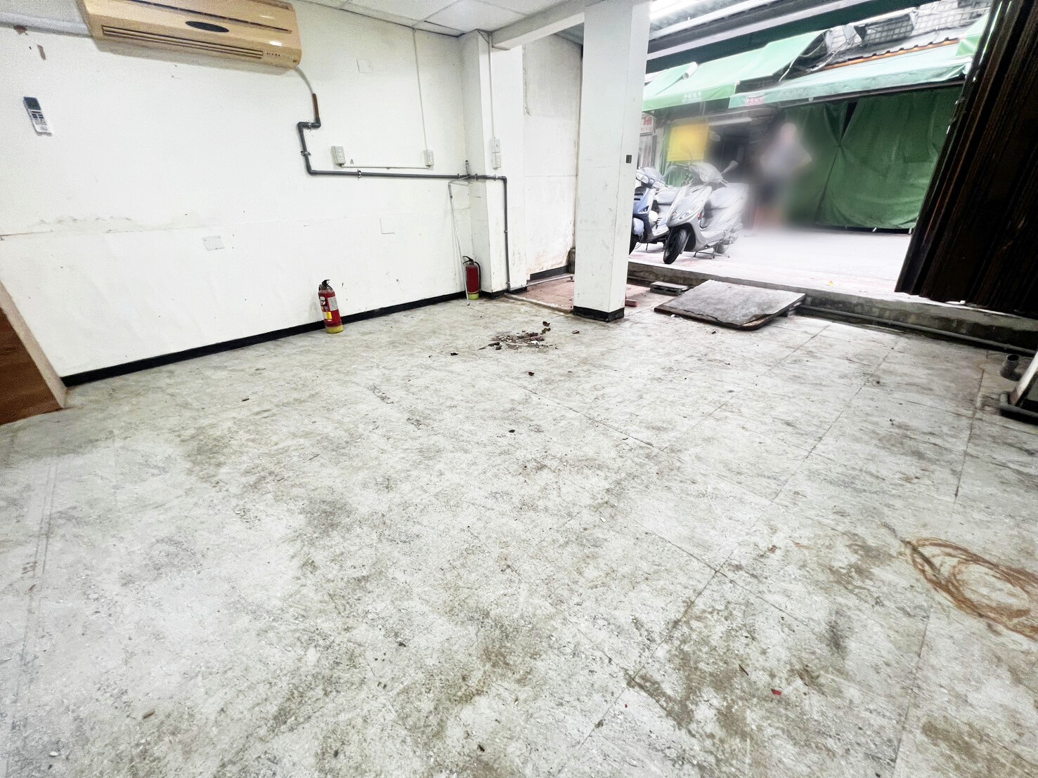 台北市萬華區廣州街h9a54)捷運龍山寺3分【黃金店面】採光★有人潮出租 樂屋網