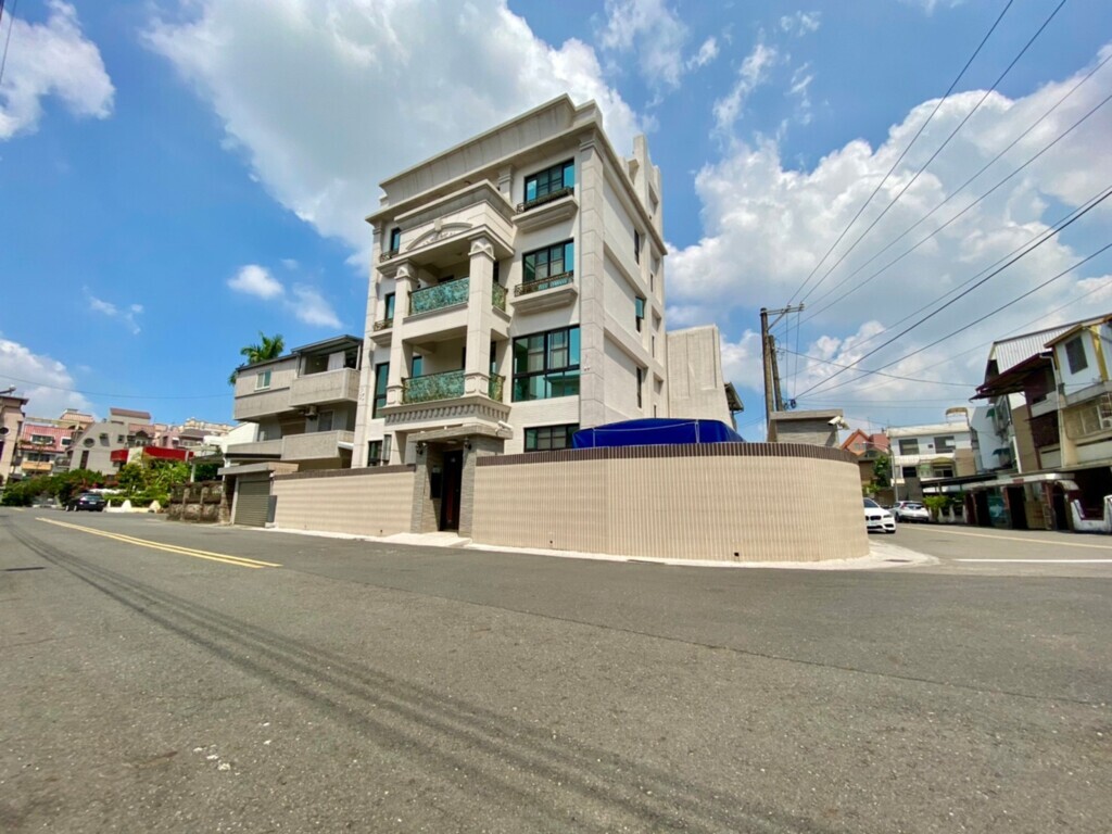 高雄市仁武區澄新十街別墅仁武全新未住大面寬5套房電梯雙車墅 房屋出售 樂屋網