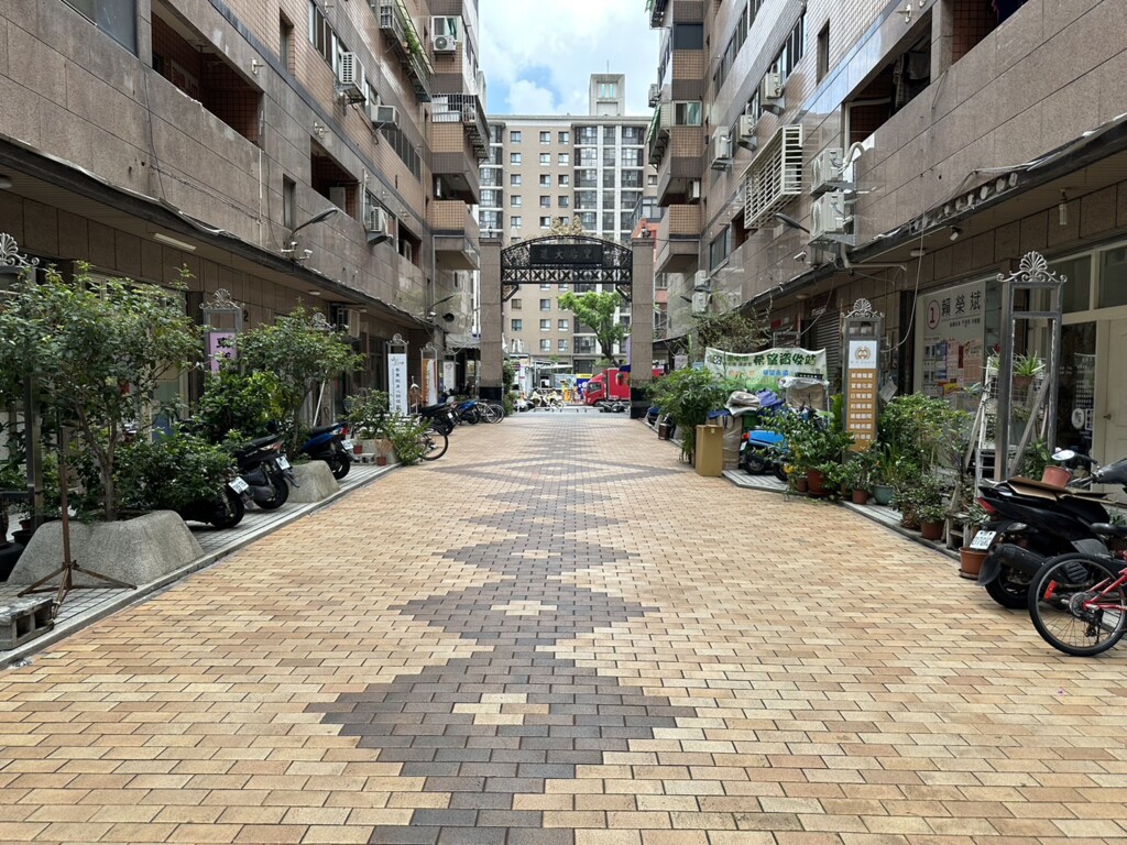 皇后大道台中市南屯區黎明路二段店面黎明商圈樓店機上車位 房屋出售 樂屋網