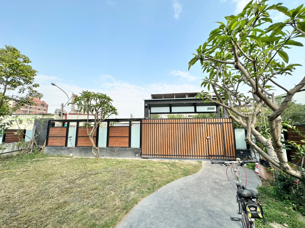 屏東縣屏東市建豐路別墅獨門獨院挑高明亮花園庭園別墅豪邸 房屋出售 樂屋網
