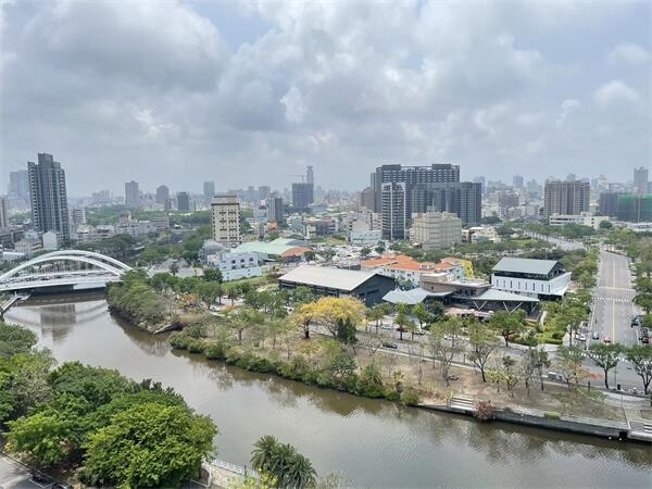 高雄市鼓山區美術南二路電梯大廈美術館美河峰｜高樓無敵山河景三房平車可租雙車 房屋出租 樂屋網