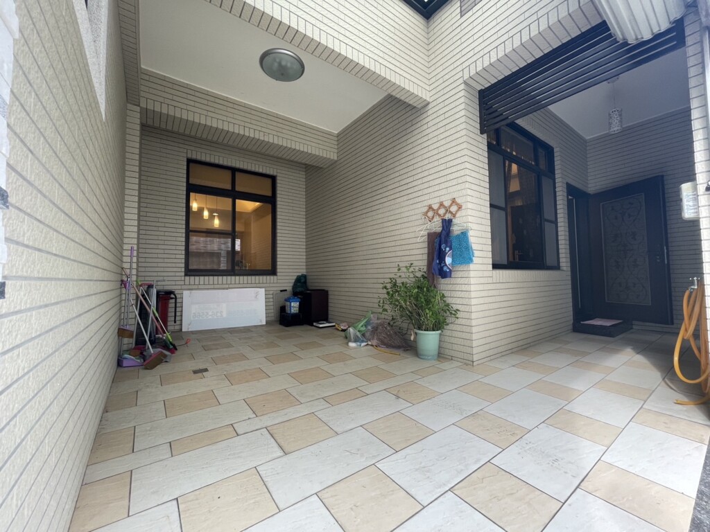 曄俊大灣賞no2台南市永康區大灣二街別墅淇淇專推~大灣高中輕齡質感裝潢美車墅 房屋出售 樂屋網