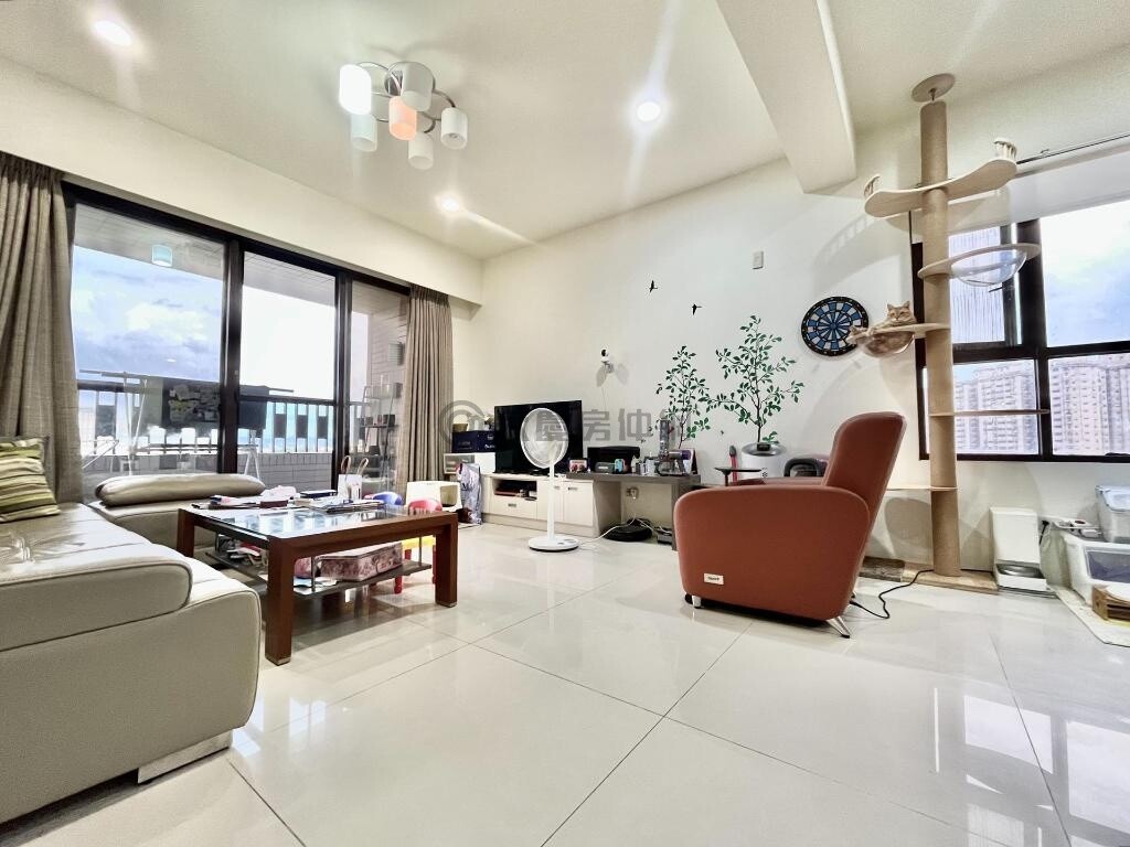 寶運一景,台中市南區復興北路,電梯大廈,鄰中山醫【寶運一景】輕屋齡四房雙車釋出 | 房屋出售 | 樂屋網