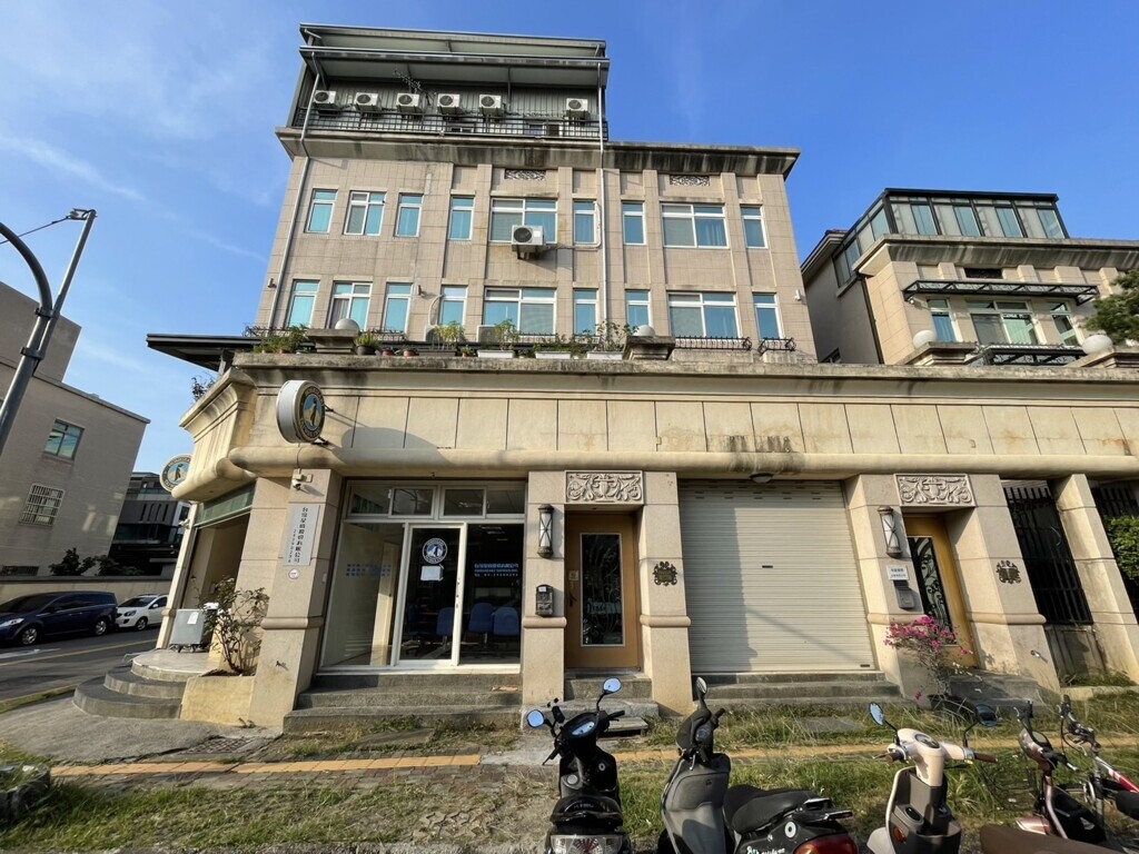台中市北屯區軍福十八路別墅專任十期皇家朝南角間電梯別墅 房屋出售 樂屋網