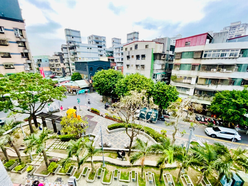 新泰然新北市新莊區新泰路電梯大廈住商泛亞斐斐新泰然面公園兩房車位 房屋出售 樂屋網