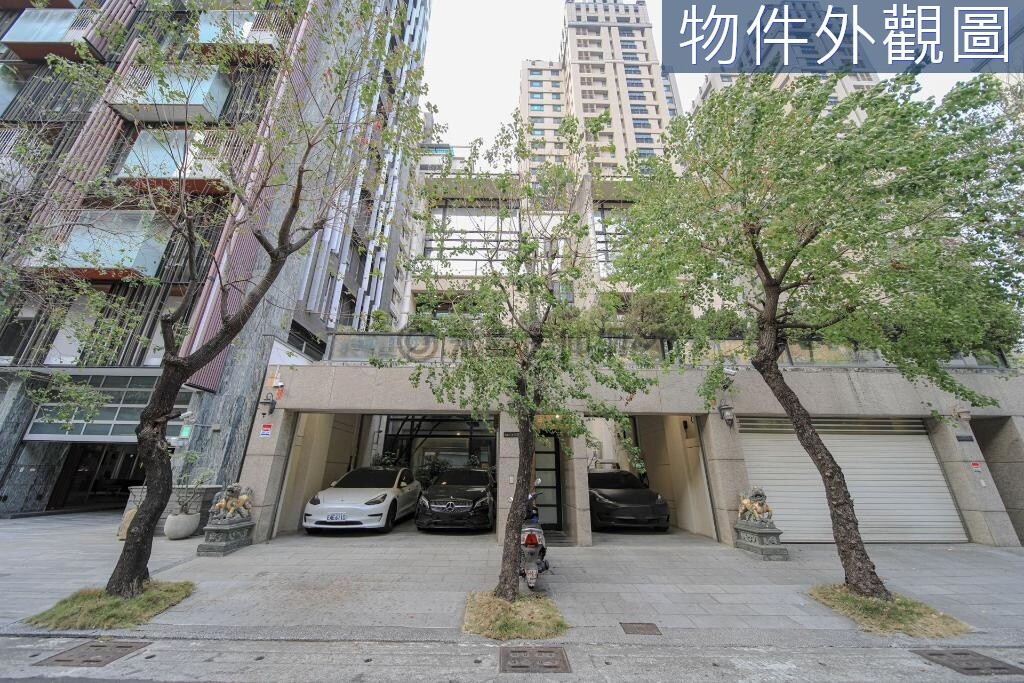 高雄市鼓山區美術南一街透天厝『尊御名邸、境享人生』★大面寬★併排三車電梯別墅 房屋出售 樂屋網