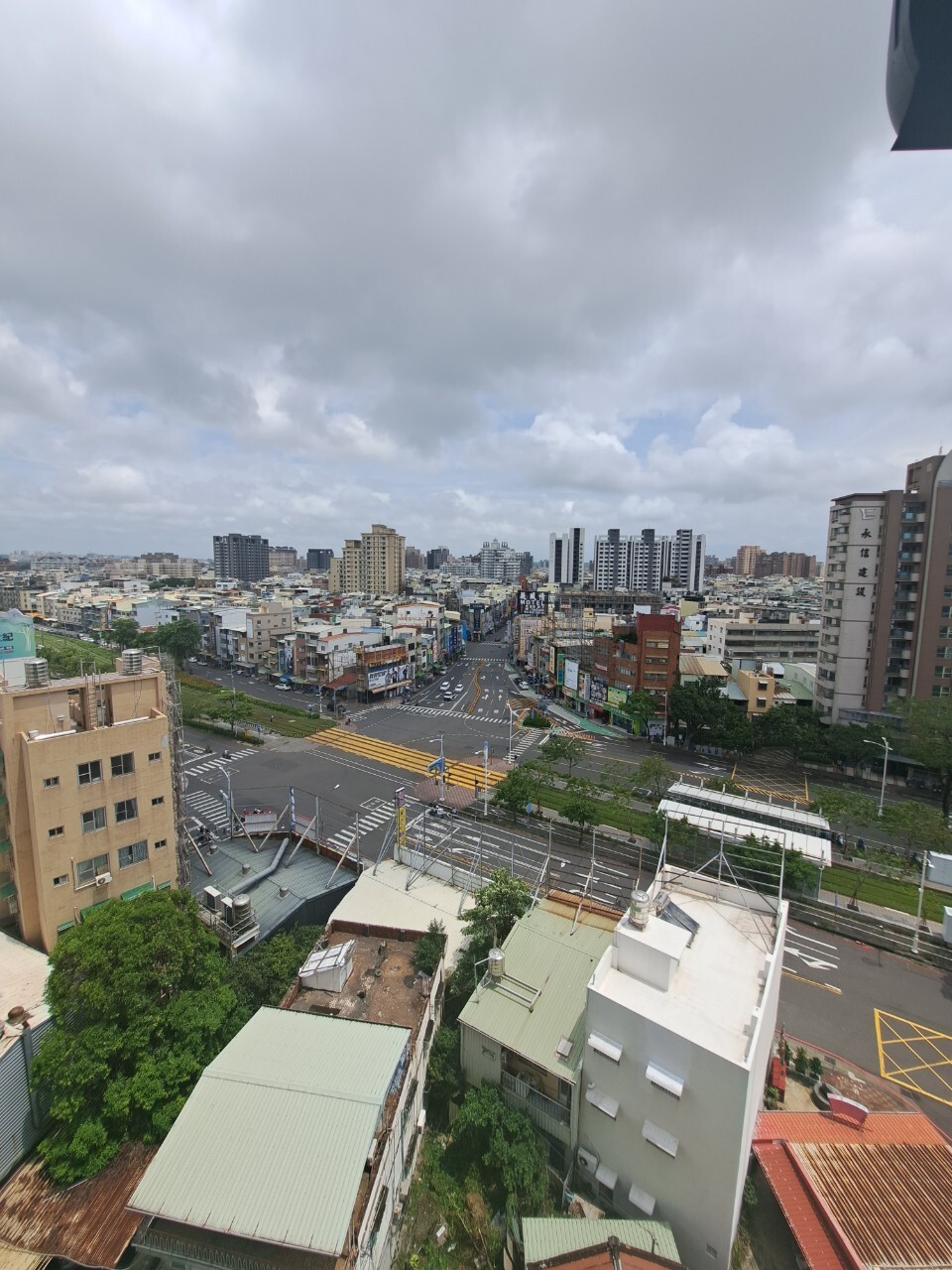 心灣lrt高雄市前鎮區育群街電梯大廈一心凱旋景觀兩房平車衛浴開窗2年新屋況佳另有全空屋 房屋出租 樂屋網