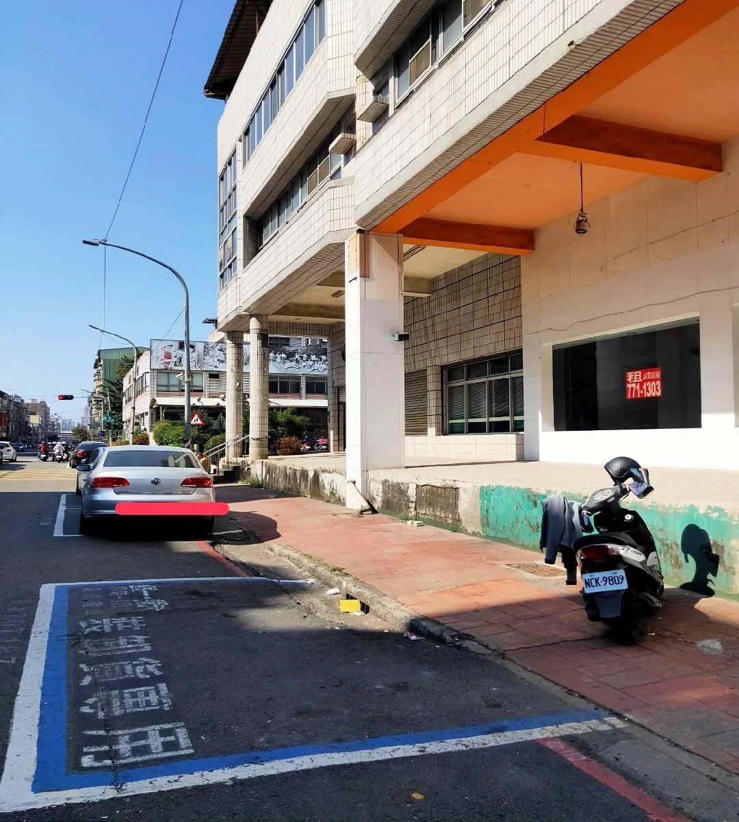 高雄市鳳山區新富路透天厝t00609 衛武營公園1樓店面 有地下室夾層 房屋出租 樂屋網