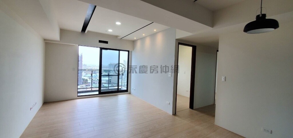 新業自由居台中市東區自由路四段電梯大廈☀️新業自由居四房平車朝南視野戶 房屋出售 樂屋網