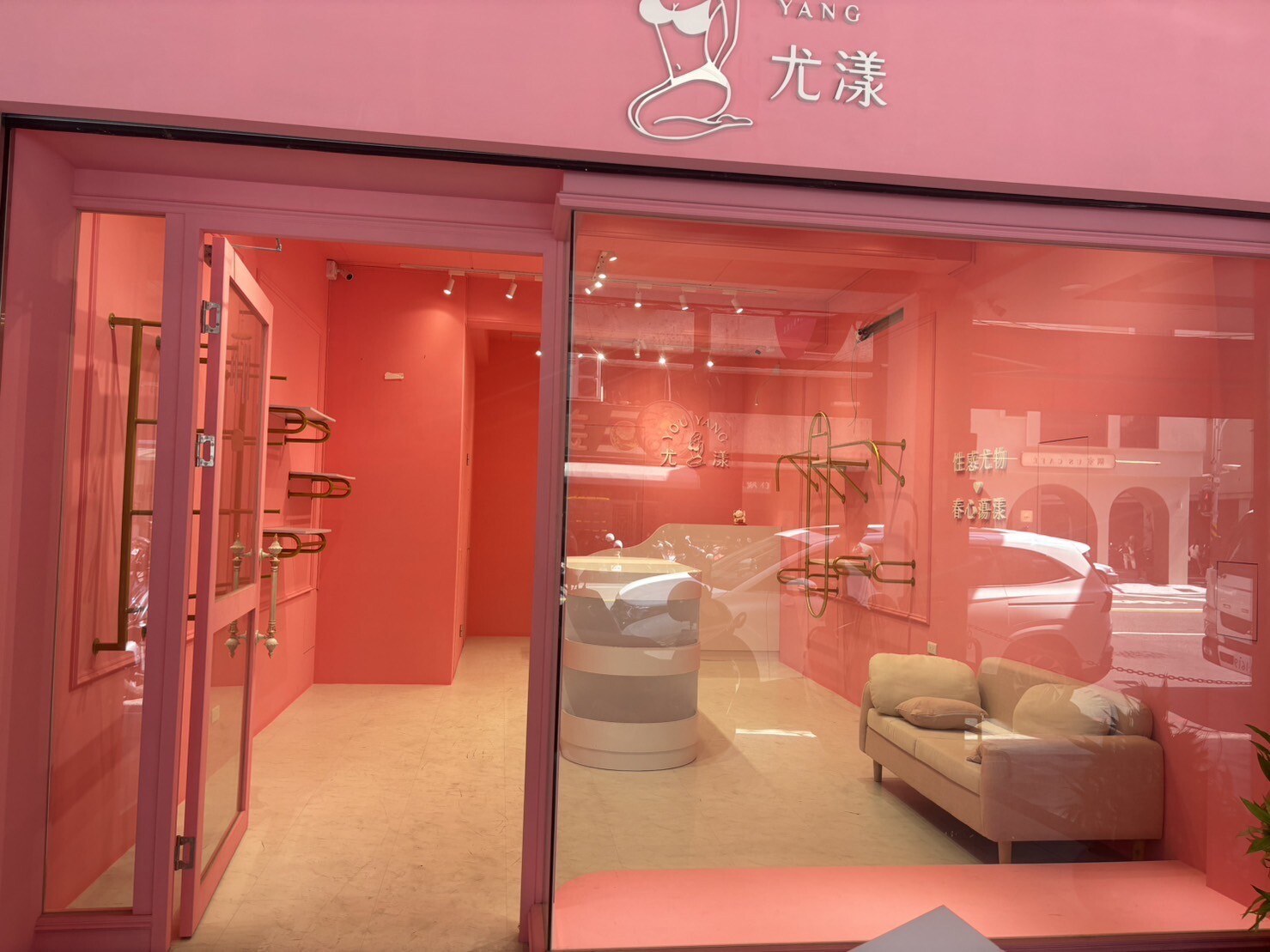 高雄市前金區六合二路【開店大吉】六合商圈有市店面一樓出租 樂屋網