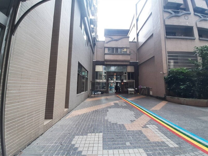美麗殿台中市北區東光東街電梯大廈美麗殿全新裝潢美套房 房屋出售 樂屋網