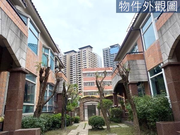 市政冠霖園台中市南屯區文心一路別墅稀有七期雙併豪宅｜三面採光大地坪花園別墅 房屋出售 樂屋網
